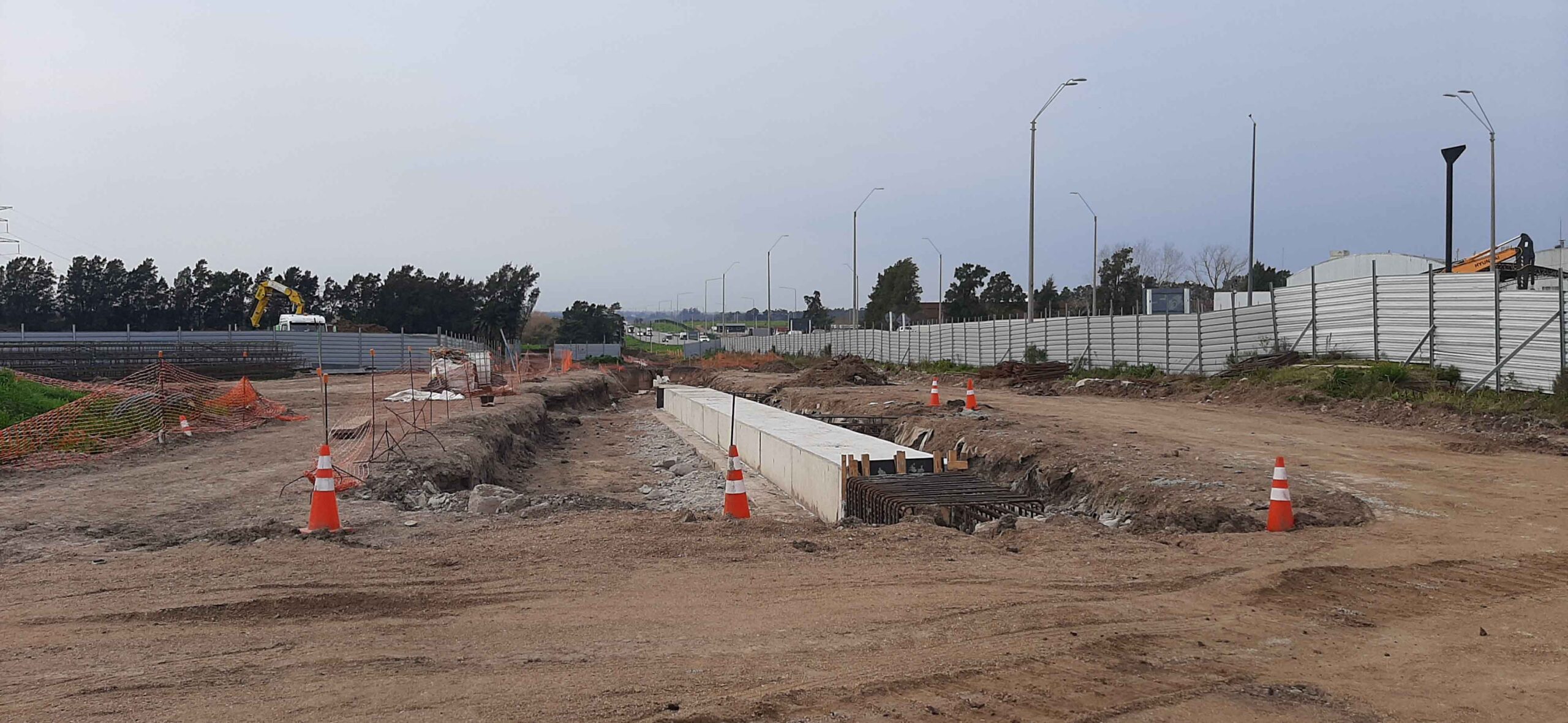 Comenzaron los trabajos para construir la trinchera en Ruta 102 – Entre ...